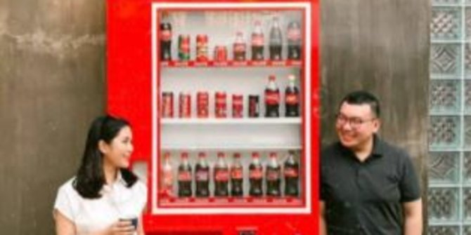 Pintu Toilet Mirip Almari Pendingin, Begini Penampakan Cafe Unik di ...