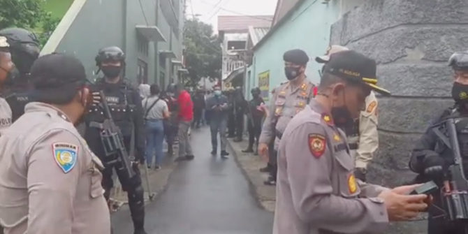 Polisi dan TNI Datangi Markas FPI di Petamburan, Baliho Besar ...