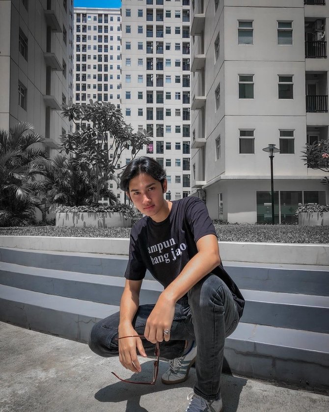 Main di Sinetron Dari Jendela SMP, Ini 5 Potret Clay Gribble yang ...