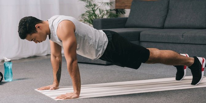 Cara Push Up yang Benar, Perhatikan Posisi Tubuh | merdeka.com
