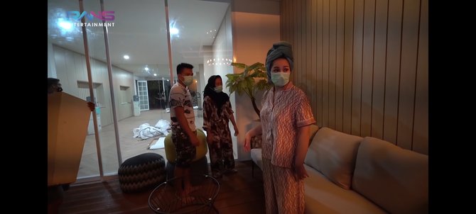 Nagita Slavina Beli Satu Kursi Rp30 Juta, Kena Tegur Raffi Ahmad