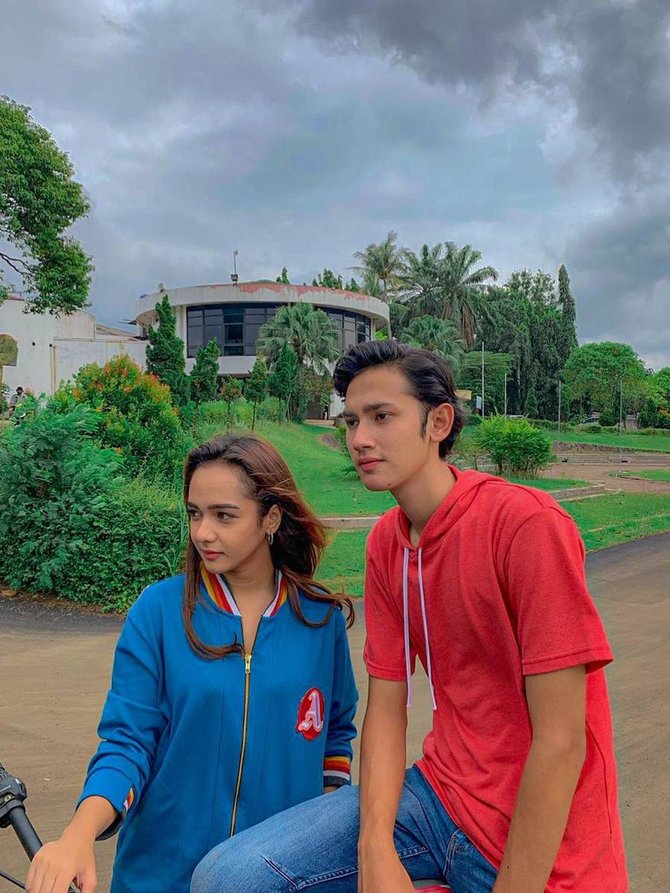 Jadi Perhatian, Ini Momen Kedekatan Clay Gribble & Dianda Sabrina di ...