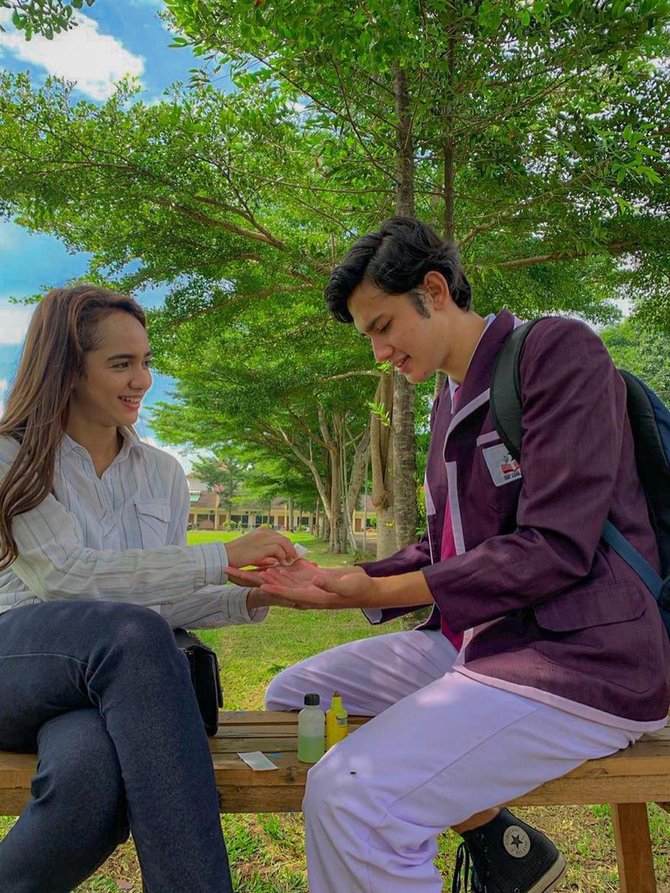 Jadi Perhatian, Ini Momen Kedekatan Clay Gribble & Dianda Sabrina di ...