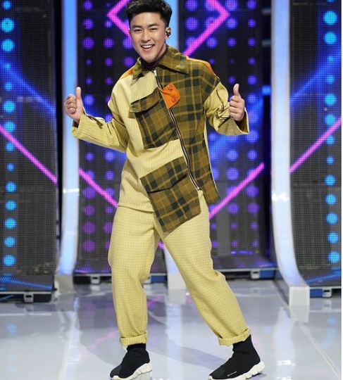 Jadi Host di Pop Academy Indosiar, Ini 4 Potret Narendra Pawaka