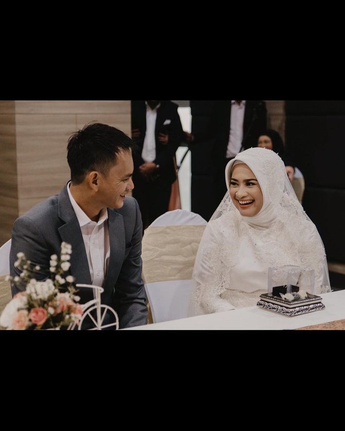 Terpaut Usia 16 Tahun, Ini 5 Fakta Karlie Fu Suami Baru Ikke Nurjanah | merdeka.com