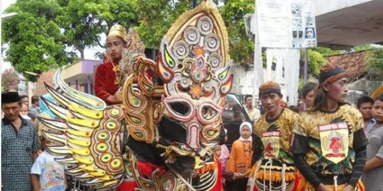 Jadi Raja Sehari Naik Kuda Bergoyang, Begini Keseruan Jaran Jenggo di ...