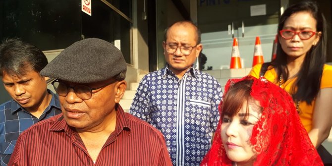 Dewi Tanjung Harap Virtual Police Dapat Persatukan Dua Kubu | merdeka.com