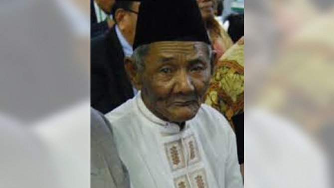 Kisah Hidup Mbah Liem, Kiai Nyentrik yang Suka Memakai Seragam Tentara