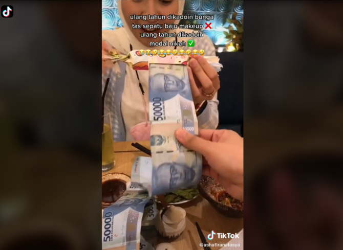 Dikasih Hadiah Uang dari Sahabatnya, Permintaan Wanita Ini Justru Bikin ...