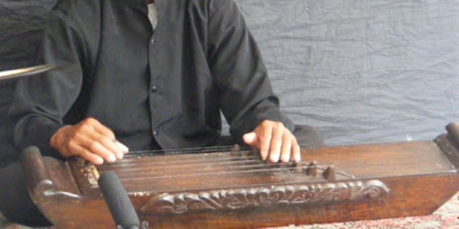Mengenal Tarawangsa, Alat Musik Tradisional Sunda Khas Sumedang dan ...