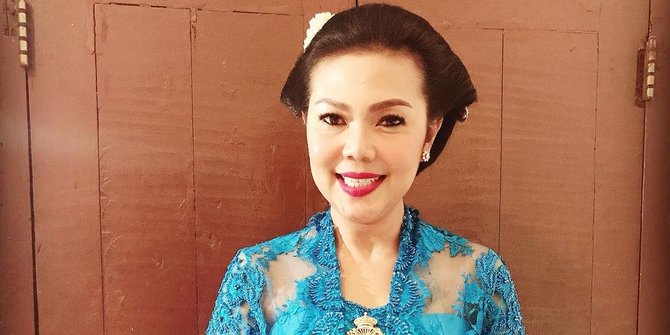 Potret Putri Raja di Indonesia Nyapu dan Ngepel Keraton Surakarta ...