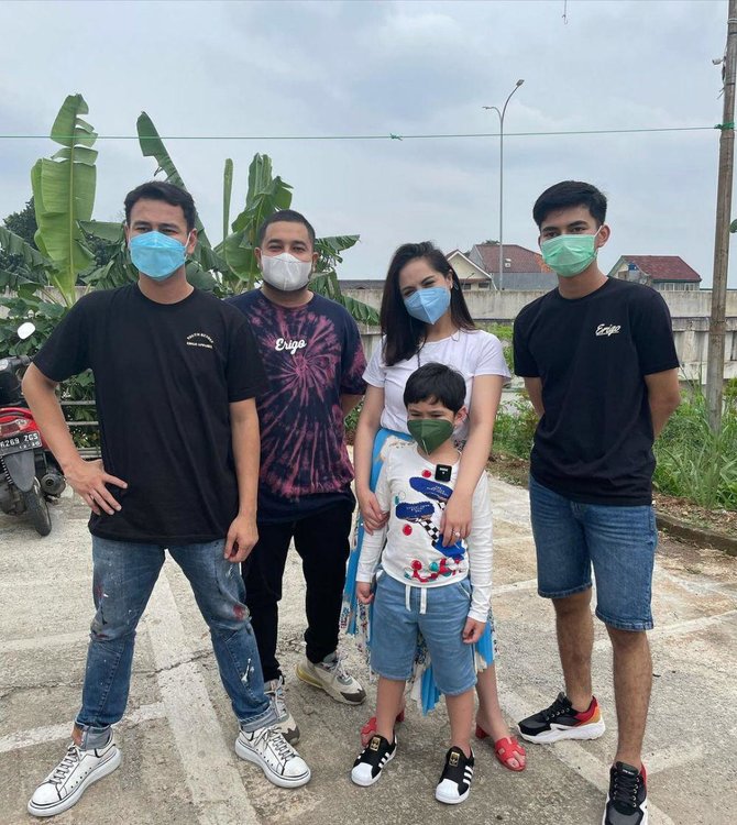 Debut Jadi Aktor, Intip 4 Potret Dimas Ahmad saat Syuting Web Series ...