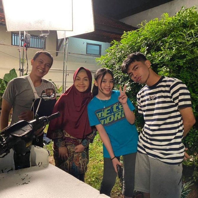 Debut Jadi Aktor, Intip 4 Potret Dimas Ahmad saat Syuting Web Series ...