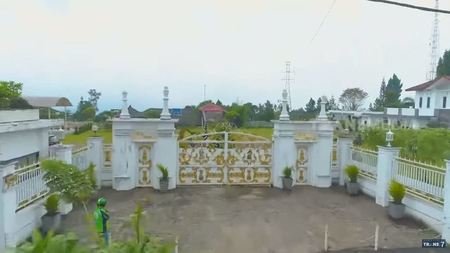 Halaman Luas, Ini 5 Potret Mewah Rumah Irene Sukandar | merdeka.com