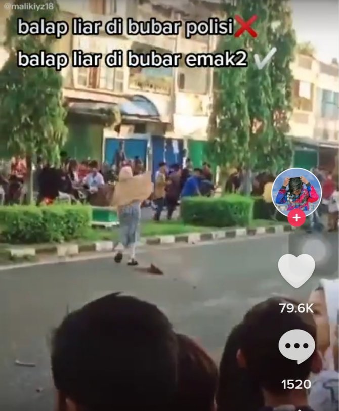 Adang Jalan Pakai Kursi, Aksi Heroik Emak-emak Hentikan Balapan Liar ... Adang Jalan Pakai Kursi, Aksi Heroik Emak-emak Hentikan Balapan Liar ...