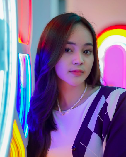 4 Potret Memesona Angel Lisandi, Pemeran Putri di Para Pencari Tuhan Jilid 14 | merdeka.com