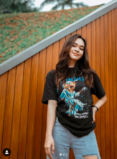 4 Potret Memesona Angel Lisandi, Pemeran Putri di Para Pencari Tuhan Jilid 14 | merdeka.com