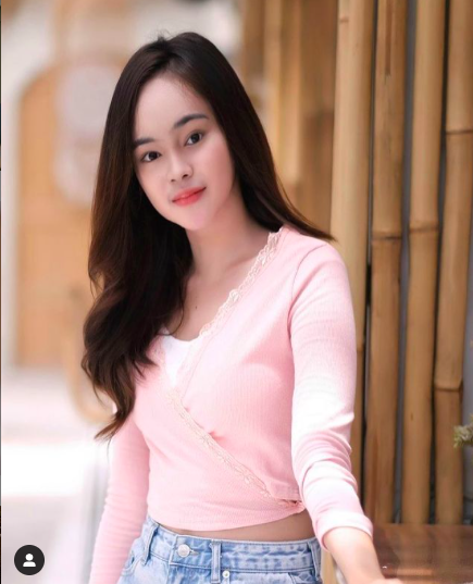 4 Potret Memesona Angel Lisandi, Pemeran Putri di Para Pencari Tuhan Jilid 14 | merdeka.com