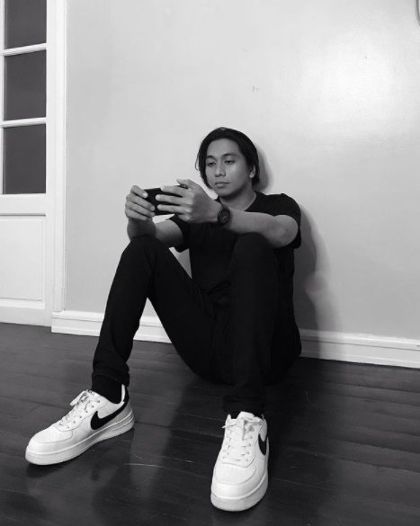 Kerap Muncul di TikTok, Ini 4 Potret Francis Greg Penyanyi Cover It ...