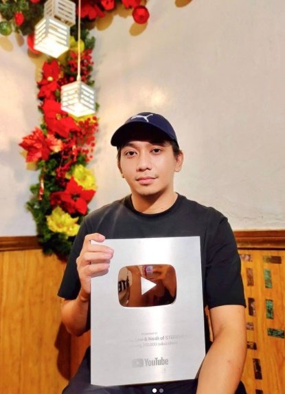Kerap Muncul di TikTok, Ini 4 Potret Francis Greg Penyanyi Cover It ...