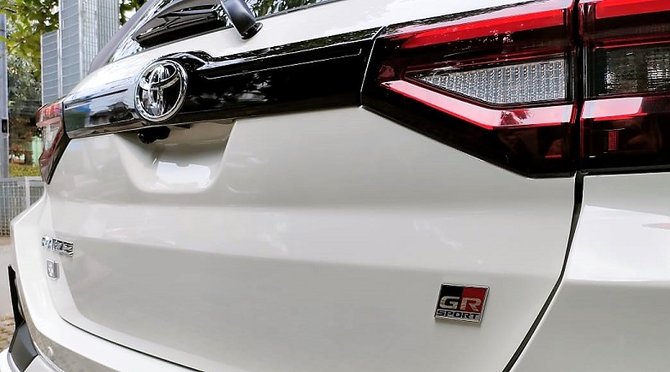Galeri Foto: Toyota Raize 1.0L Turbo GR Sport CVT TSS | merdeka.com