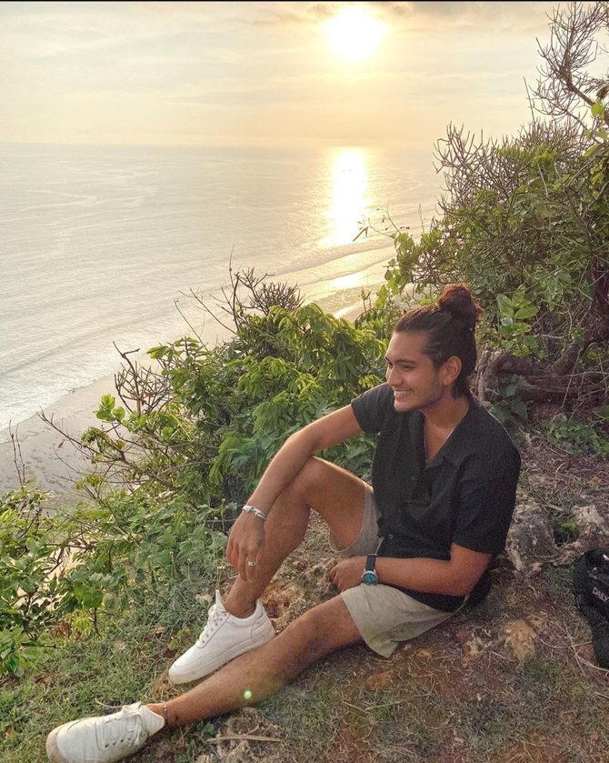 Sempat Vakum, Ini 4 Pesona Aliando Syarief dan Giorgino Abraham | merdeka.com