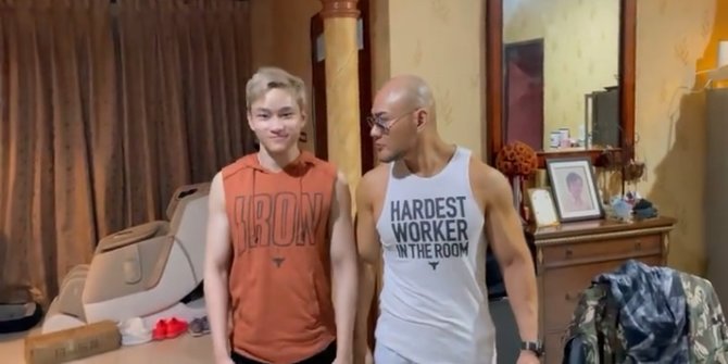 Deddy Corbuzier Terkejut Lihat Tinggi Badan Azka Lebihi Dirinya di Usia ...