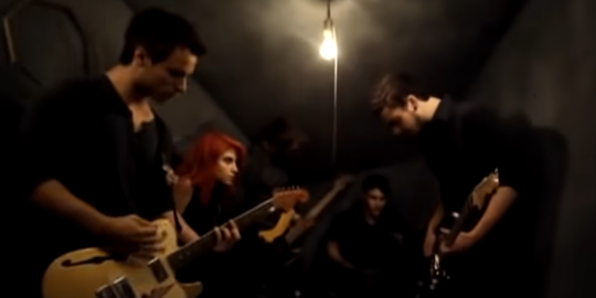 Lirik Lagu Ignorance - Paramore | merdeka.com
