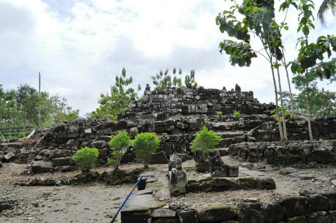 5 Pesona Candi Risan, Peninggalan Buddha yang Tersembunyi di ...