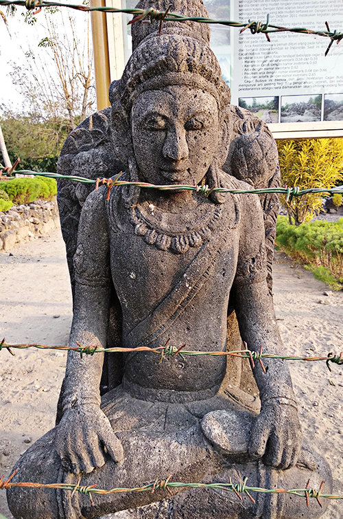 5 Pesona Candi Risan, Peninggalan Buddha yang Tersembunyi di ...