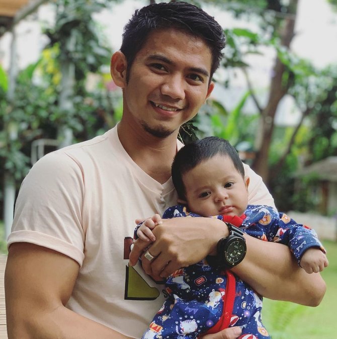 Rizki DA Unggah Foto Terbaru Sang Anak, Dipuji Ganteng