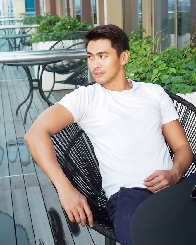 Makin Berkarisma di Usia 38 Tahun, Ini Potret Hessel Steven Pemain FTV ...