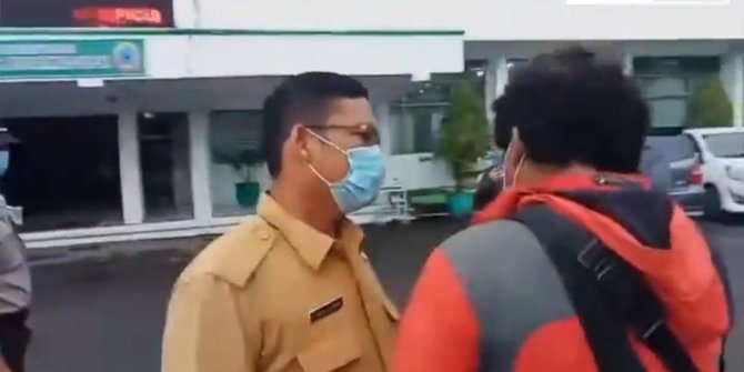 Keberatan Vaksinasi Covid-19 Diliput, Pegawai RSJ Tuntungan Lakukan Ini ... Keberatan Vaksinasi Covid-19 Diliput, Pegawai RSJ Tuntungan Lakukan Ini ...