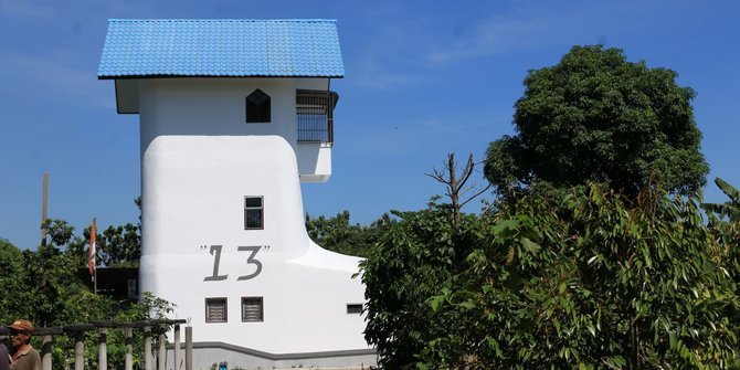 Menengok Rumah Unik Berbentuk Sepatu di Medan, Punya 3 Lantai | merdeka.com
