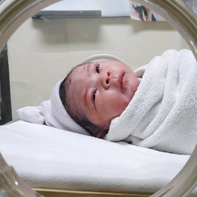 Feni Rose Jadi Seorang Nenek, Ini Potret Cucu Pertamanya yang Lucu dan ...