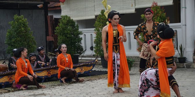 Bakal Tampil di ArtJog 2021, Seniman Banyumas Bawakan Cerita Memoar ...