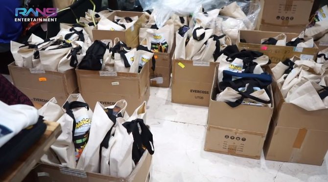 Ulang Tahun ke-6, Rafathar Malik Ahmad Bagikan 1000 Tablet untuk Siswa ...