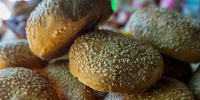 Lezatnya Kue Kompyang, Cita Rasa Jawa Oriental Mirip Burger | merdeka.com