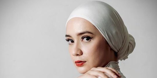 Unggah Potret Terbaru, Tampilan Hijab Putri Anne Jadi Pusat Perhatian ...
