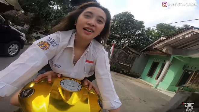 Anak SMA Cantik Pake Moge Sambil Bonceng Pria, Enak Kakak Tarikannya ... Anak SMA Cantik Pake Moge Sambil Bonceng Pria, Enak Kakak Tarikannya ...
