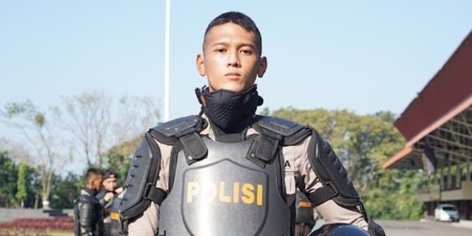 Ibu Pejabat & Kakek Eks Kapolri, Paman Taruna Akpol Ganteng Ajudan ...