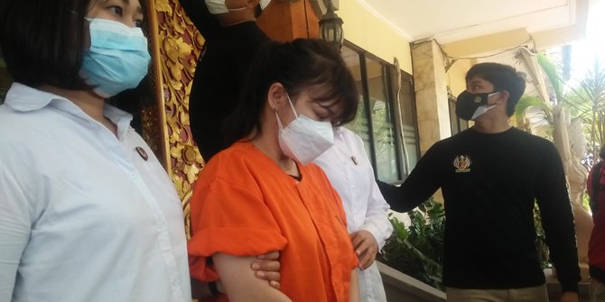 Kronologi Polisi Tangkap Selebgram di Bali Live Bugil | merdeka.com