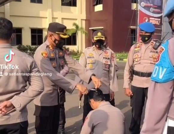 Aksi Kapolres Pangkas Rambut Anggota Gondrong, Tak Ingin Bawahan Kaya ...