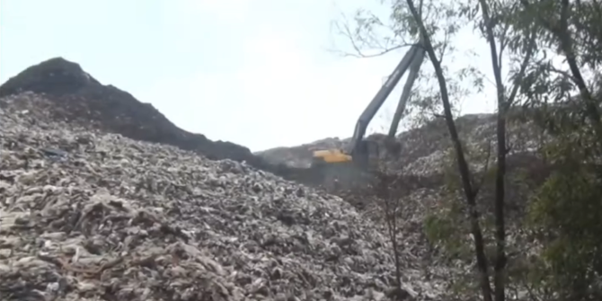 Ratusan Makam di Bantar Gebang Bekasi Tenggelam di Tumpukan Sampah, Ini ... Ratusan Makam di Bantar Gebang Bekasi Tenggelam di Tumpukan Sampah, Ini ...