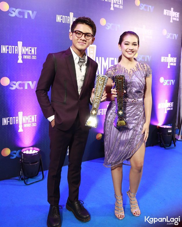 Tampil Kompak, Intip 4 Potret Rey Bong dan Sandrinna Michelle Pemain ... Tampil Kompak, Intip 4 Potret Rey Bong dan Sandrinna Michelle Pemain ...