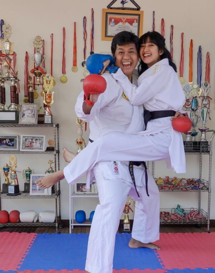 4 Potret Claresta Taufan 'Buku Harian Seorang Istri' saat Karate, Kece ...