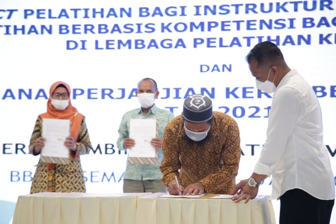 Upaya Kemnaker Tingkatkan Kompetensi Pencari Kerja | merdeka.com