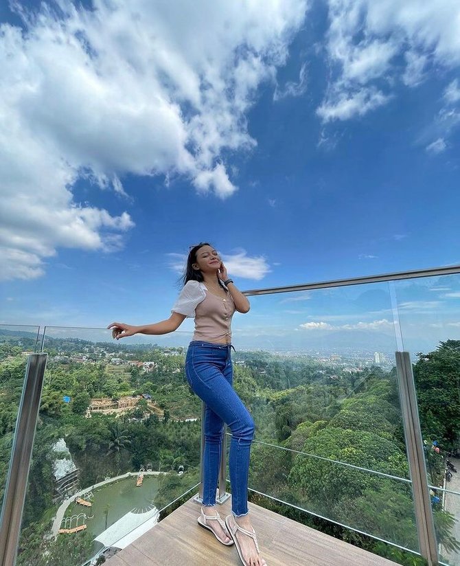 Jarang Tersorot, Ini 4 Potret Cantik Danti Nur Pemain FTV Pintu Berkah ...