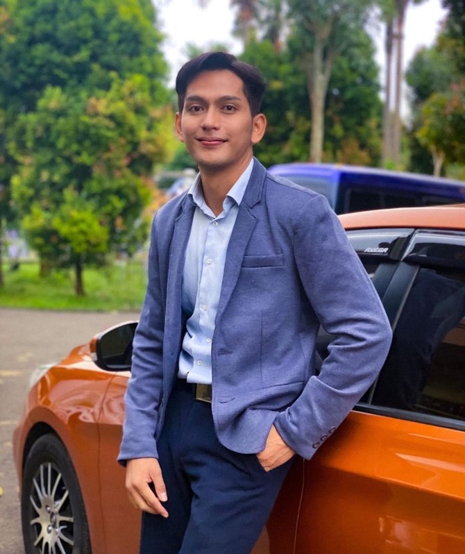 Tampil Kece, Ini Potret Ilyas Bachtiar 'Suara Hati Istri' Kenakan ...