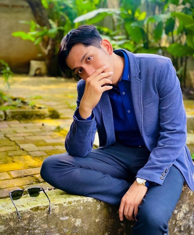 Tampil Kece, Ini Potret Ilyas Bachtiar 'Suara Hati Istri' Kenakan ...